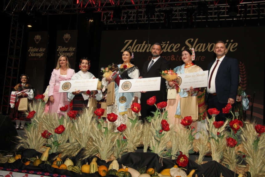 Tradicionalnim mimohodom ulicama grada započeo festival Zlatne žice ...